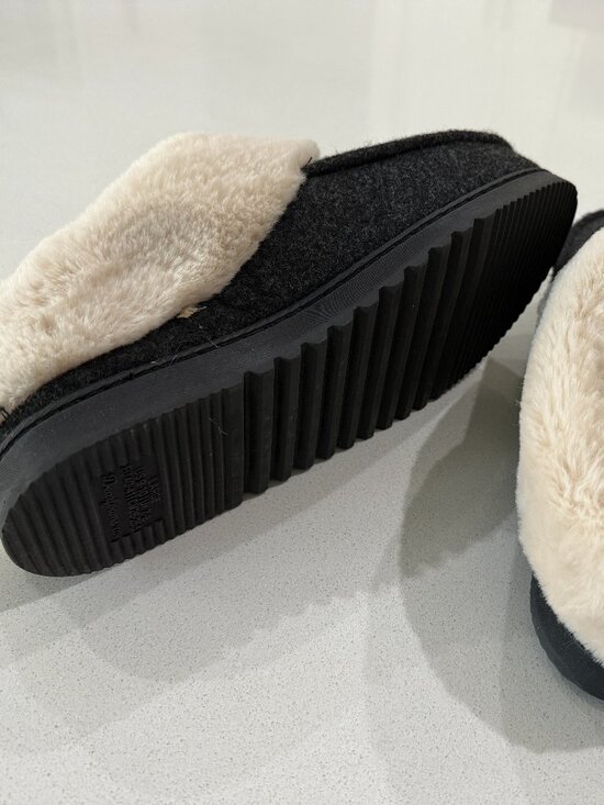 dearfoams | Shoes | Dearfoam Womens Fuzzy Moc Toe Slippers Us 9 | Poshmark